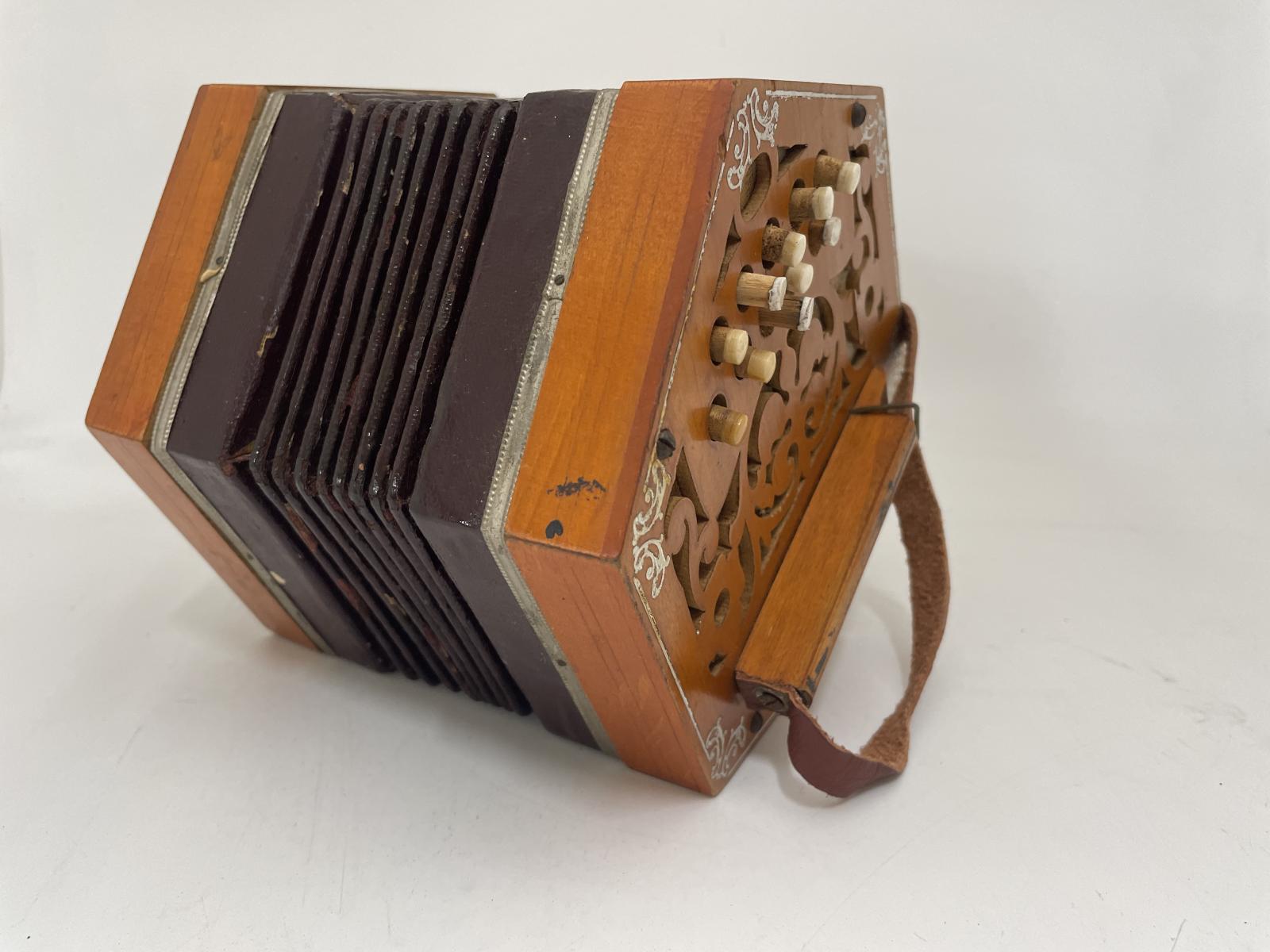 Concertina | Collections WA