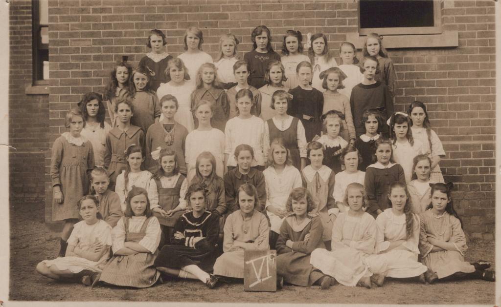 POSTCARD: MARY WEEDEN IN CLASS V1 G | Collections WA