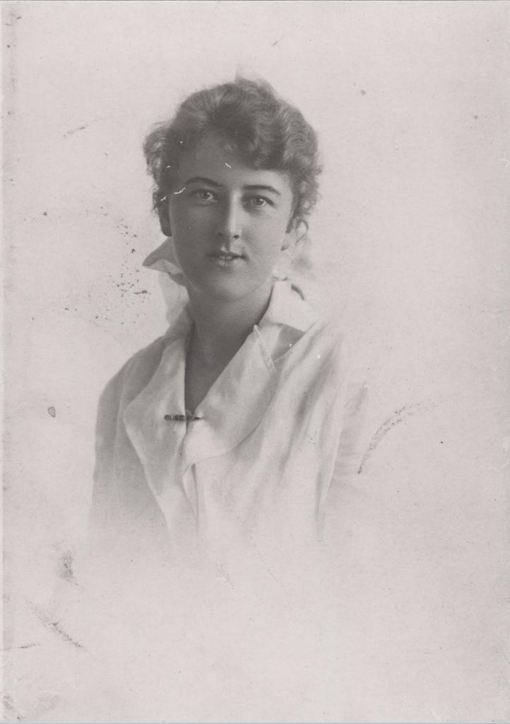 PHOTOGRAPH: PORTRAIT OF GRETA MORRISON | Collections WA