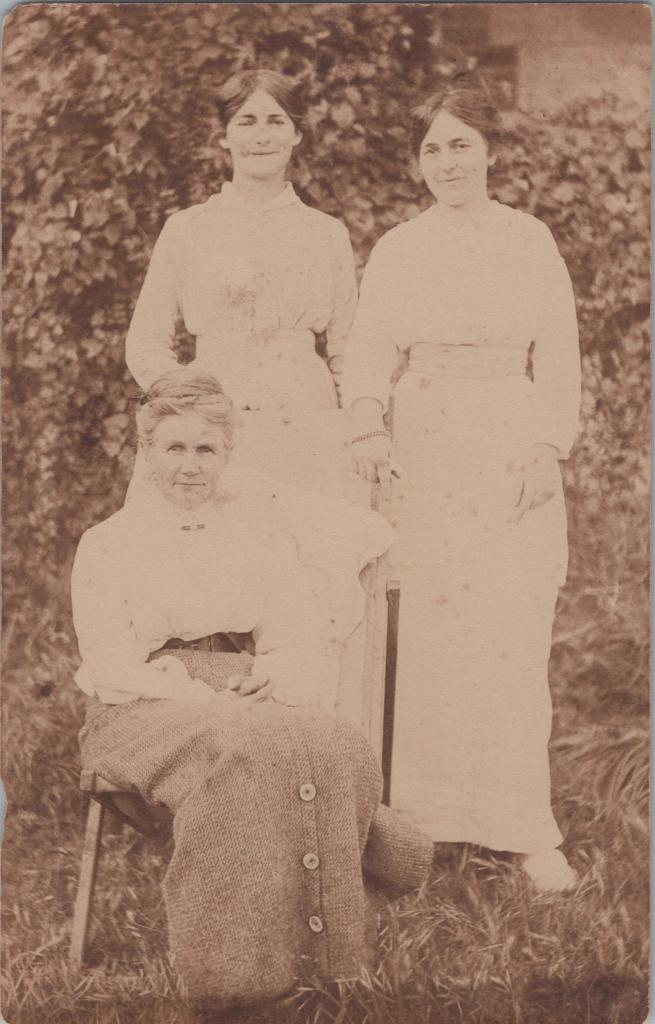 POSTCARD: MARY NEWMAN AND GIRLS | Collections WA