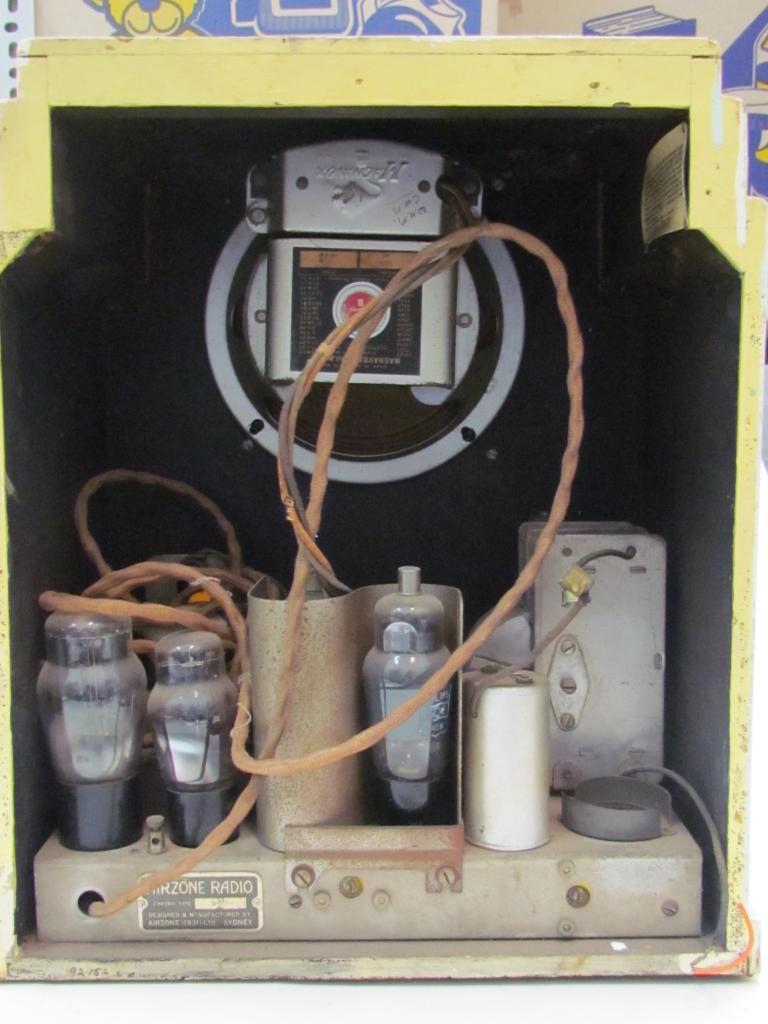 RADIO: AIRZONE MANTLE RADIO IN WHITE CASE | Collections WA