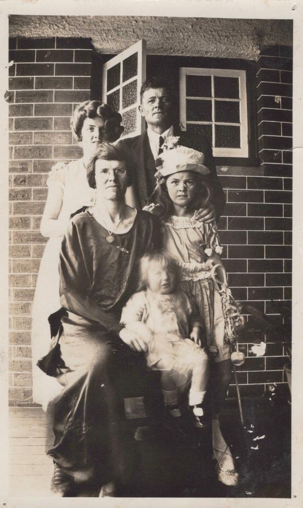 PHOTOGRAPH: BALDING FAMILY | Collections WA